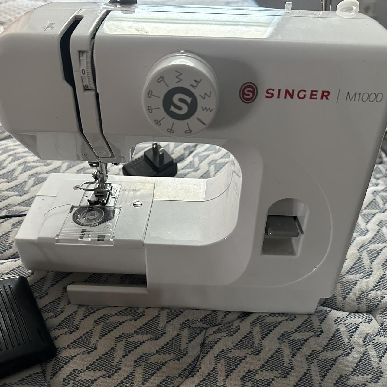 Singer m1000 sewing machine - Depop