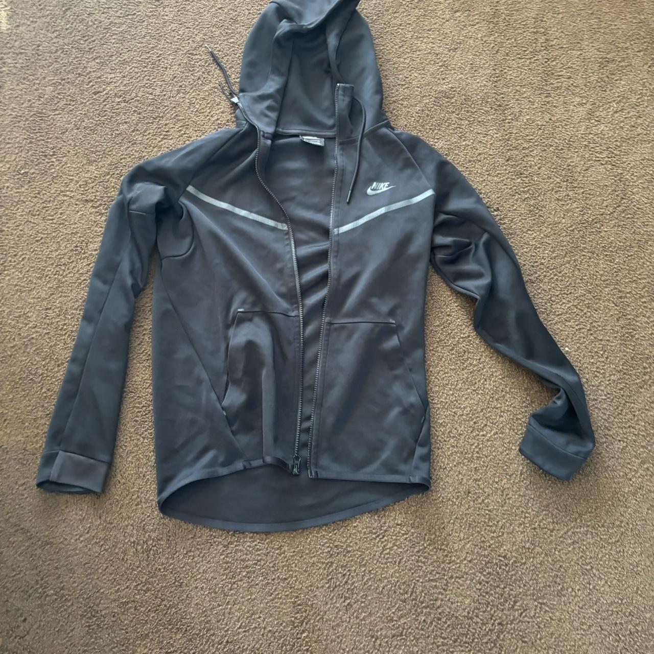 Black Nike tech - Depop