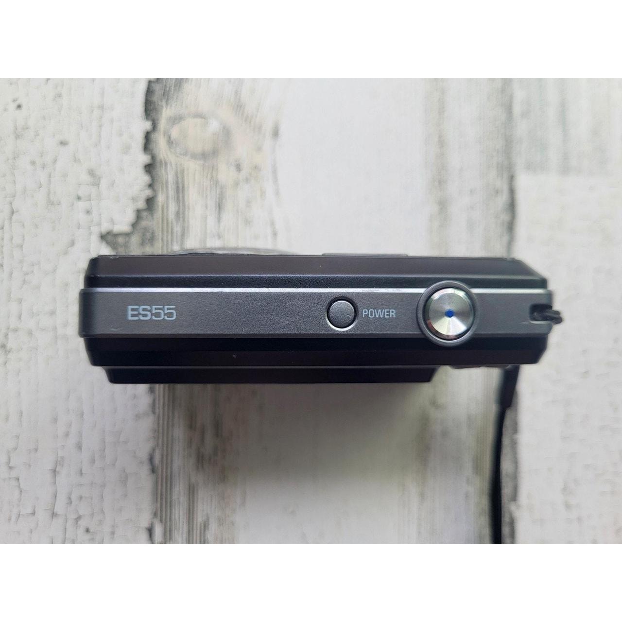 The Samsung ES55 10.2MP Digital Camera in black is a... | Depop