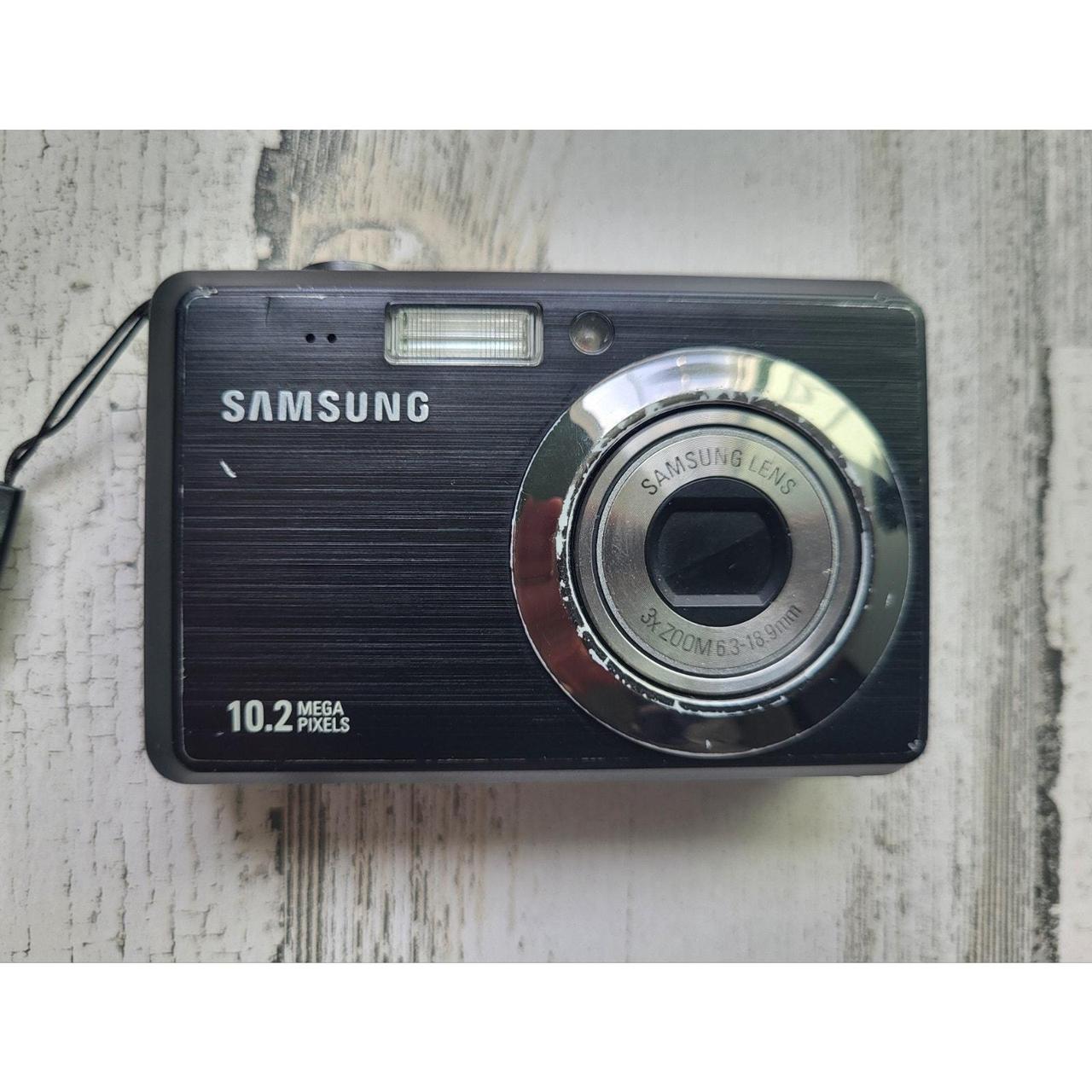 The Samsung ES55 10.2MP Digital Camera in black is a... | Depop