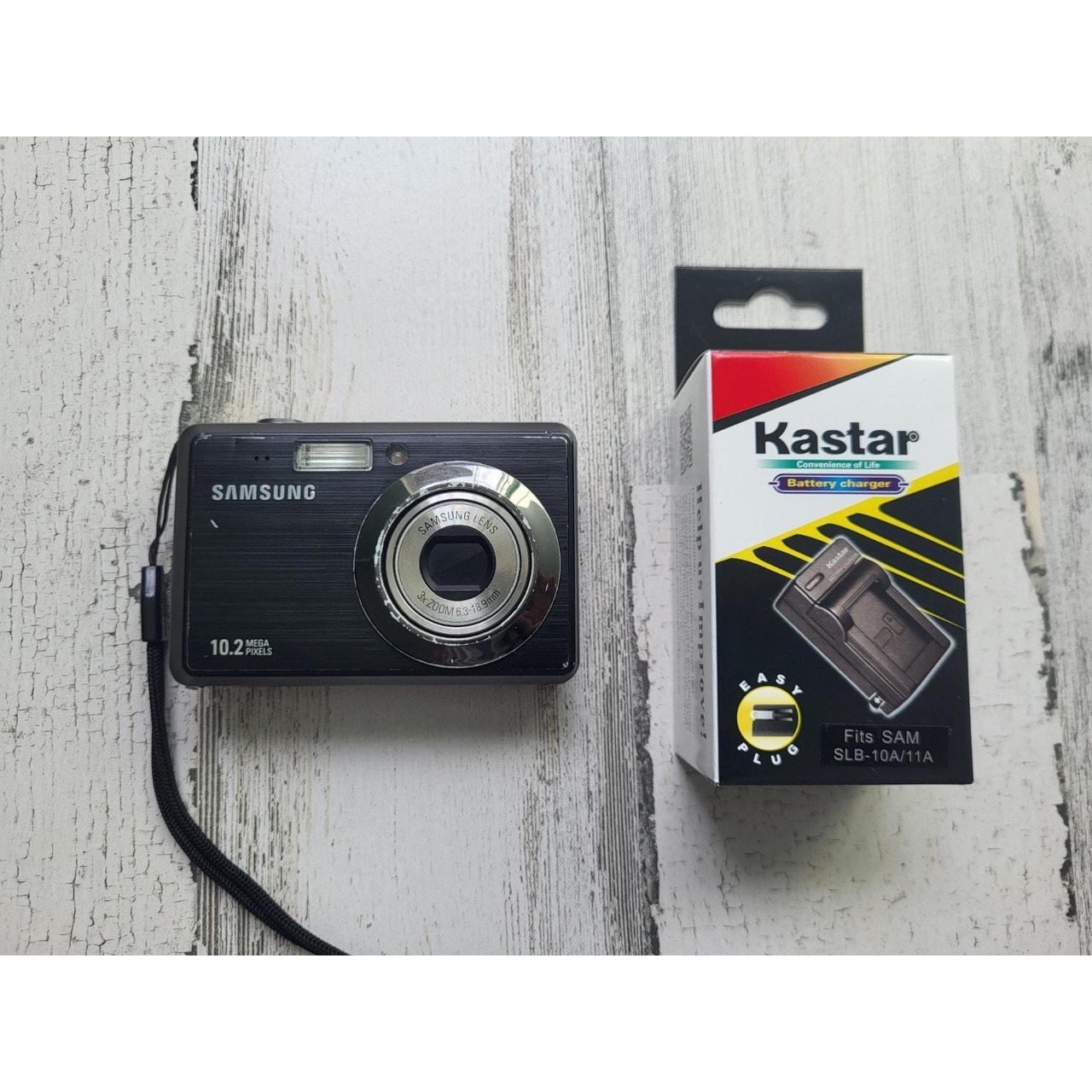 The Samsung ES55 10.2MP Digital Camera in black is a... | Depop