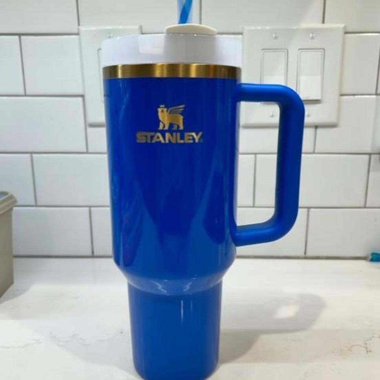 stanley 40oz Blue/Gold - Depop