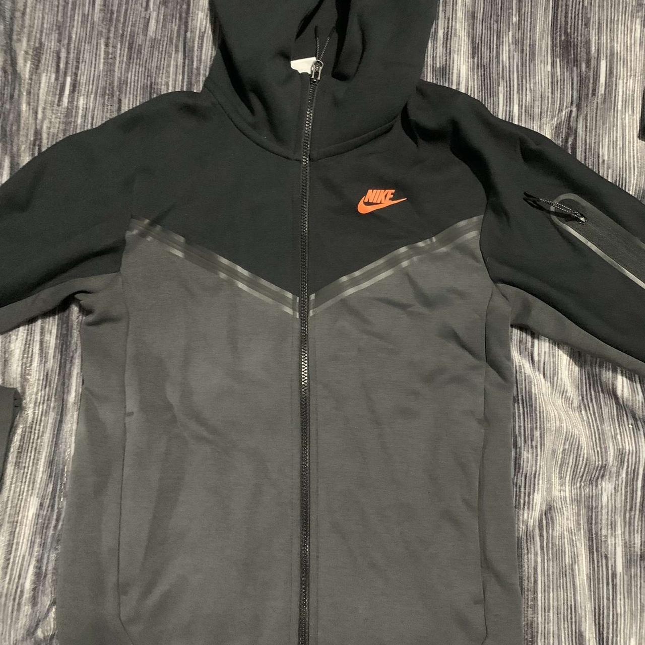nike tech fleece zipper size small never worn - Depop
