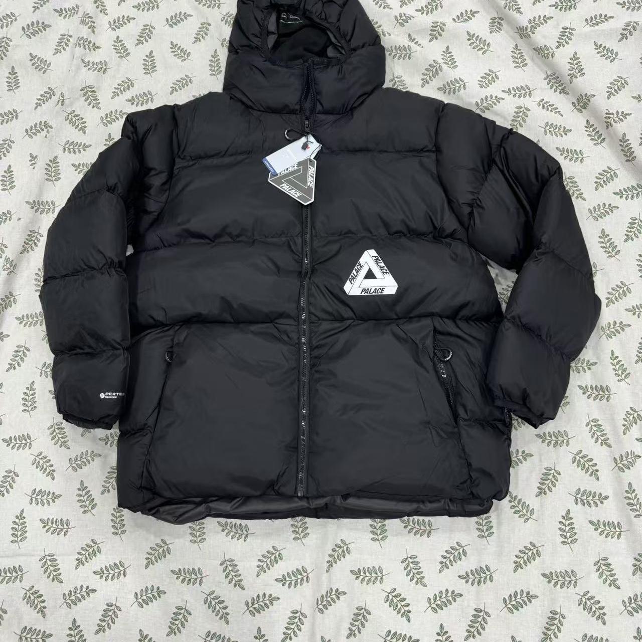 Palace puffer jacket in black - Depop