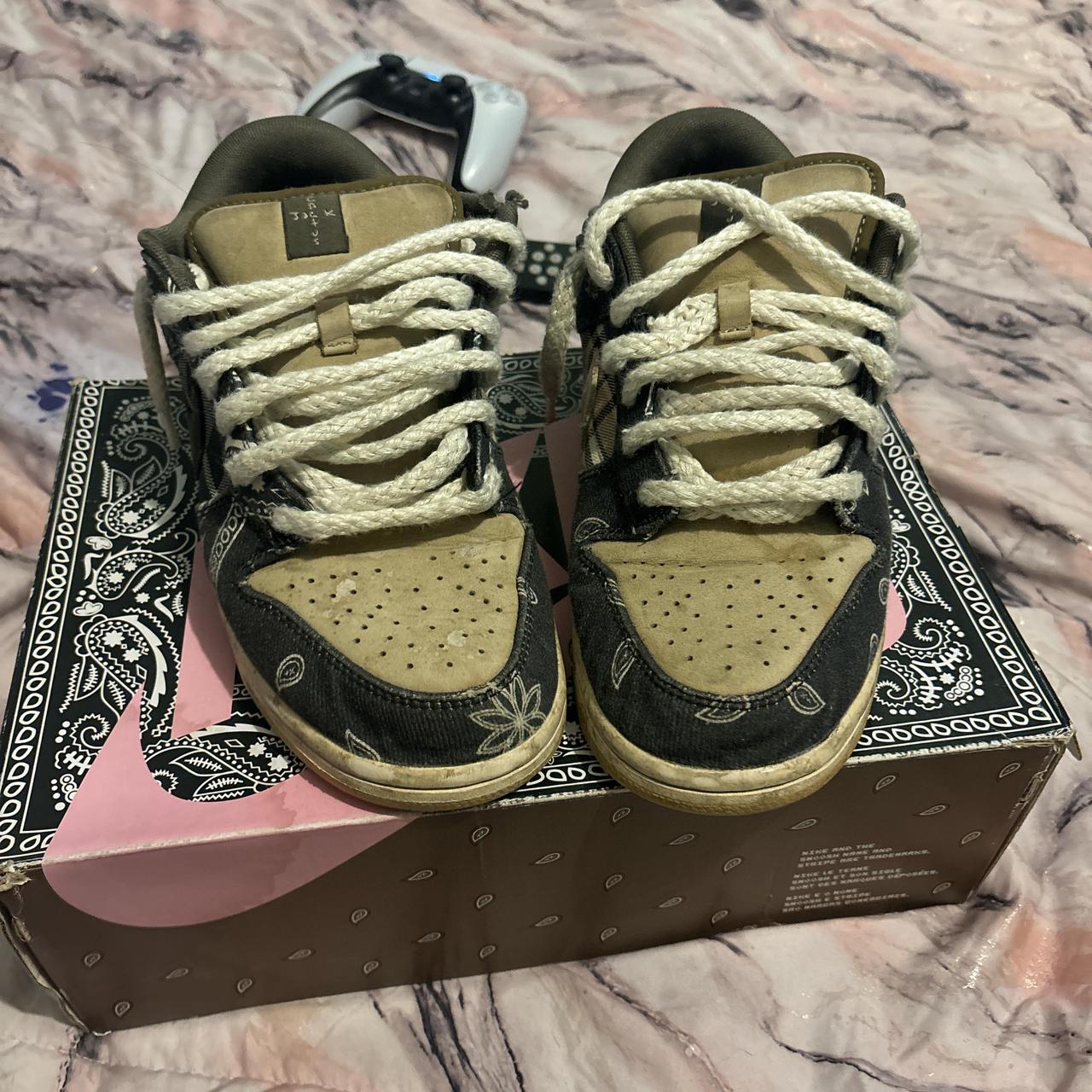 Travis Scott dunks sb comes with the box and extra... | Depop