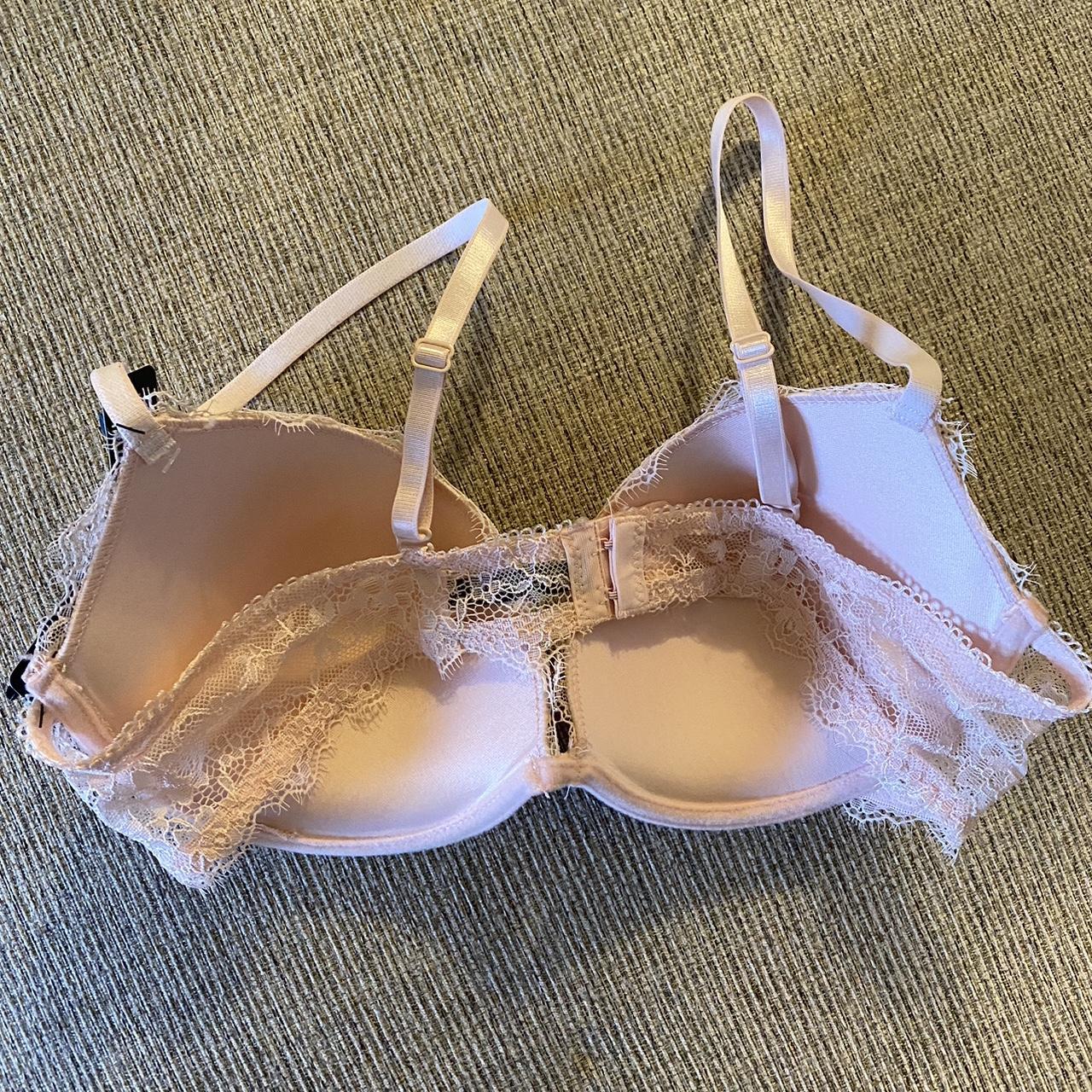 light pink laced bra, size 38b, never worn - Depop