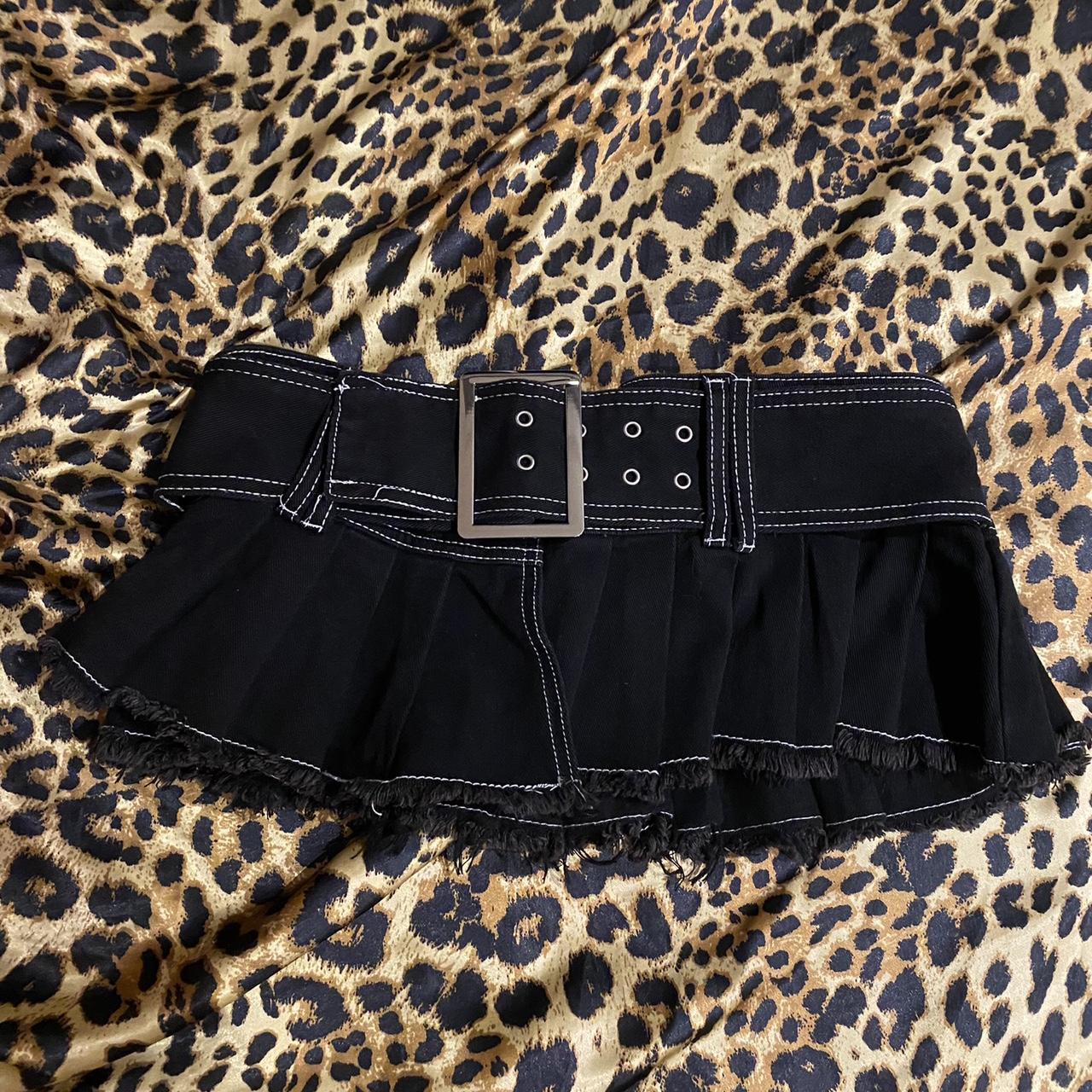 Baddie extra mini skirt w y2k belt 🖤 Size 6 #baddie... | Depop
