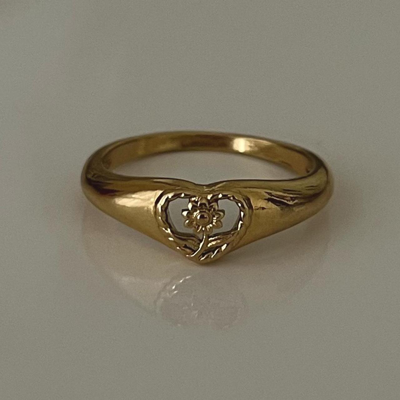 Gold flower heart ring 🌷💛 - This ring is a size 7... - Depop