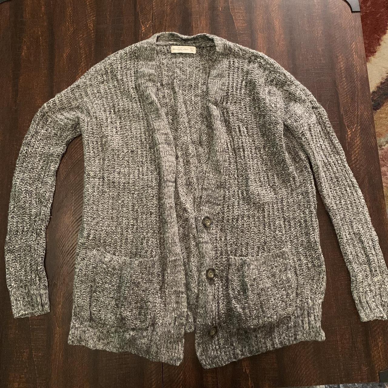 Dainty gray Abercrombie & Fitch cardigan, very... - Depop
