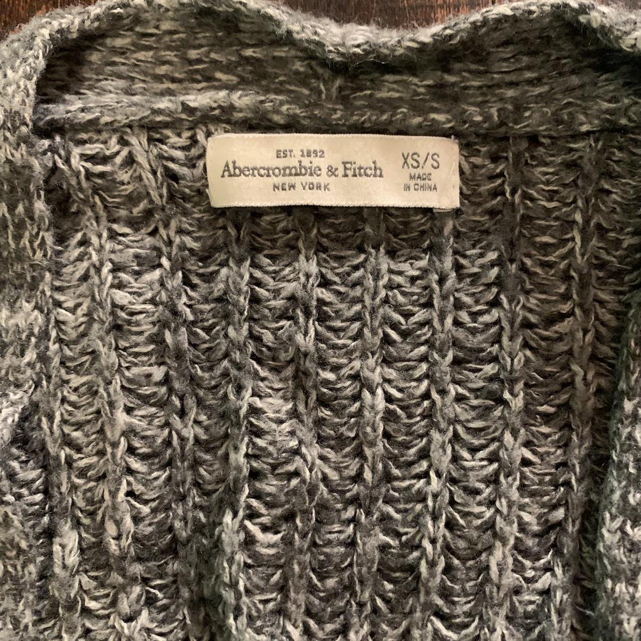Dainty gray Abercrombie & Fitch cardigan, very... - Depop