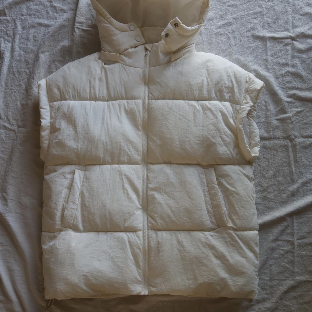 White puffer vest with removable hood From Amazon - Depop