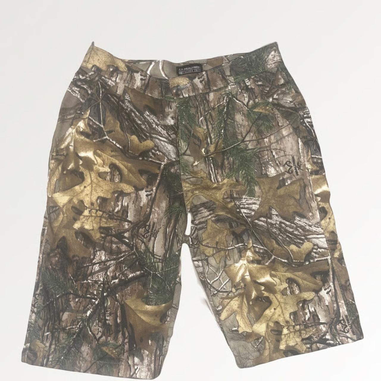 Realtree Mens Camouflage Khaki Shorts Vintage... - Depop