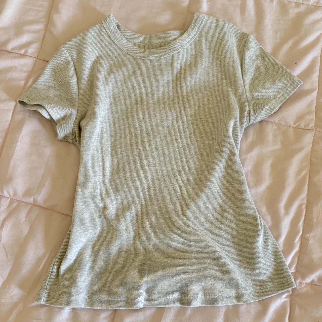 Old navy basic tee. size L. good condition like new.... | Depop