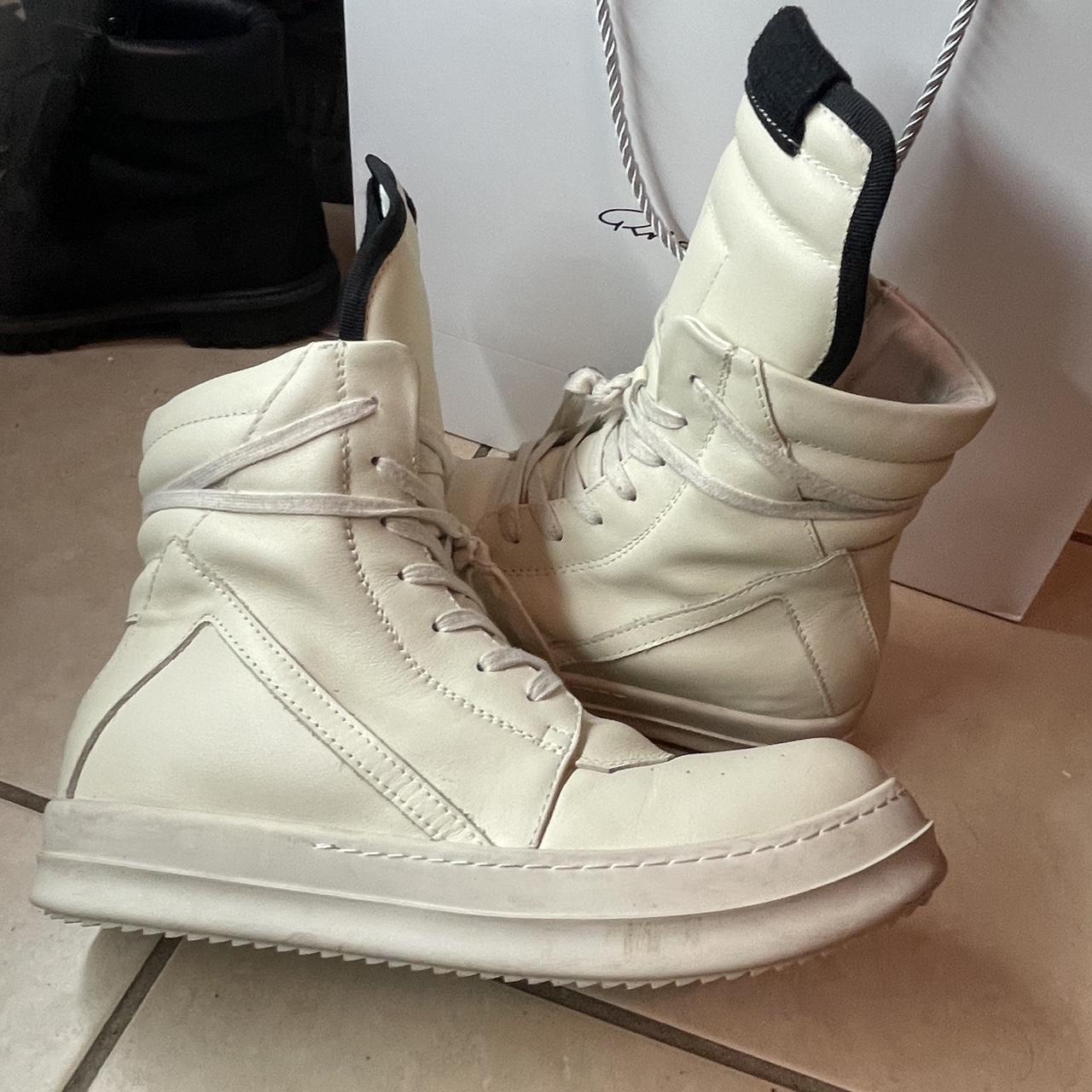 White Geobaskets Great Condtion size 9.5 Super cool... | Depop