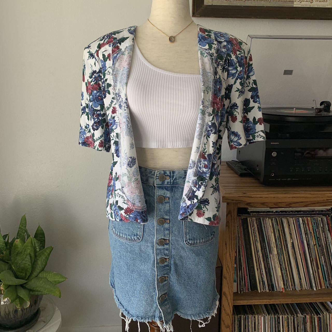 True vintage Button Down Floral Top with Shoulder... - Depop