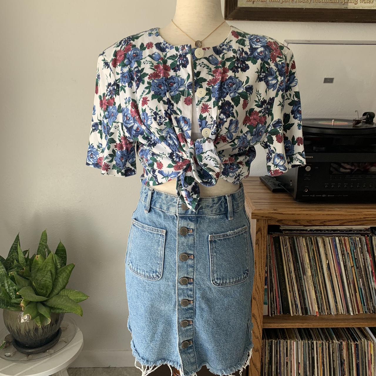 True vintage Button Down Floral Top with Shoulder... - Depop