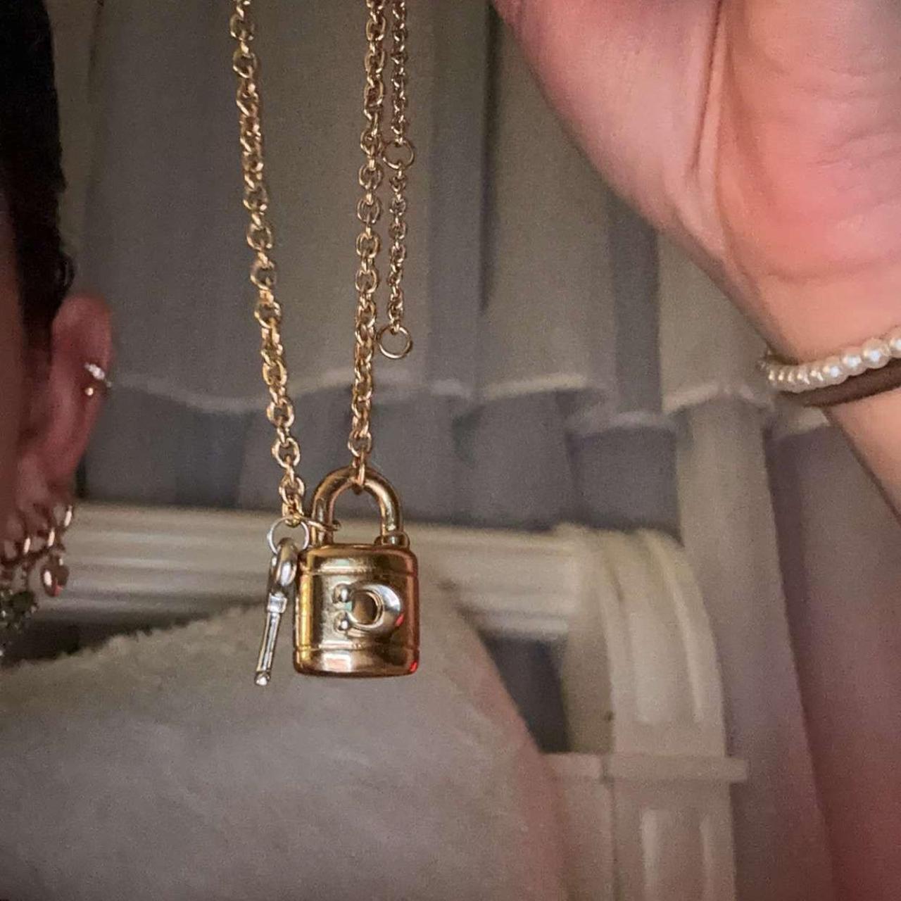 Gold lock coach necklace #glam - Depop