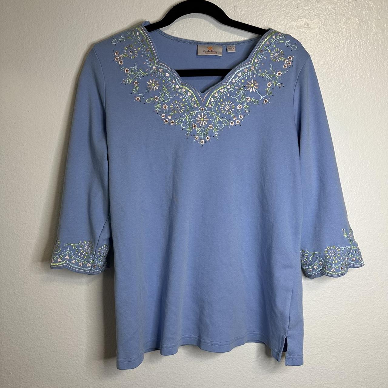 Beautiful blue top with floral details Size: large... - Depop