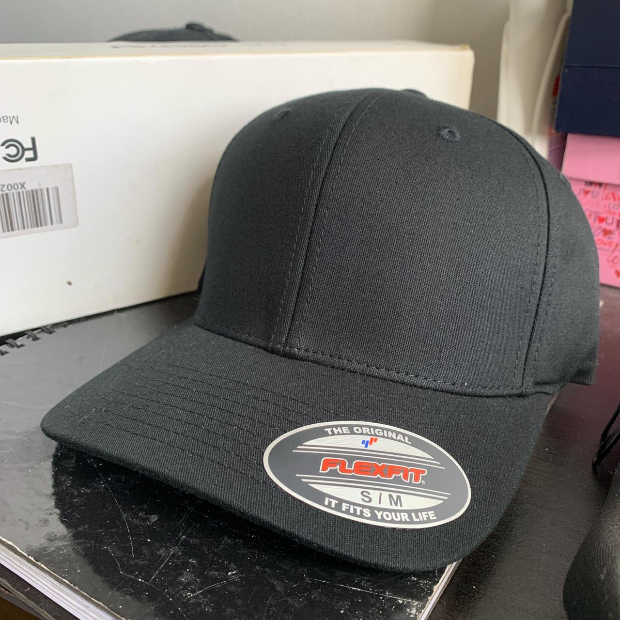 Black flex fit cap #hats - Depop