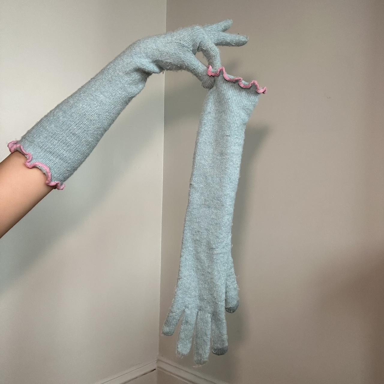 Baby blue winter fuzzy gloves with a pink lettuce hem - Depop
