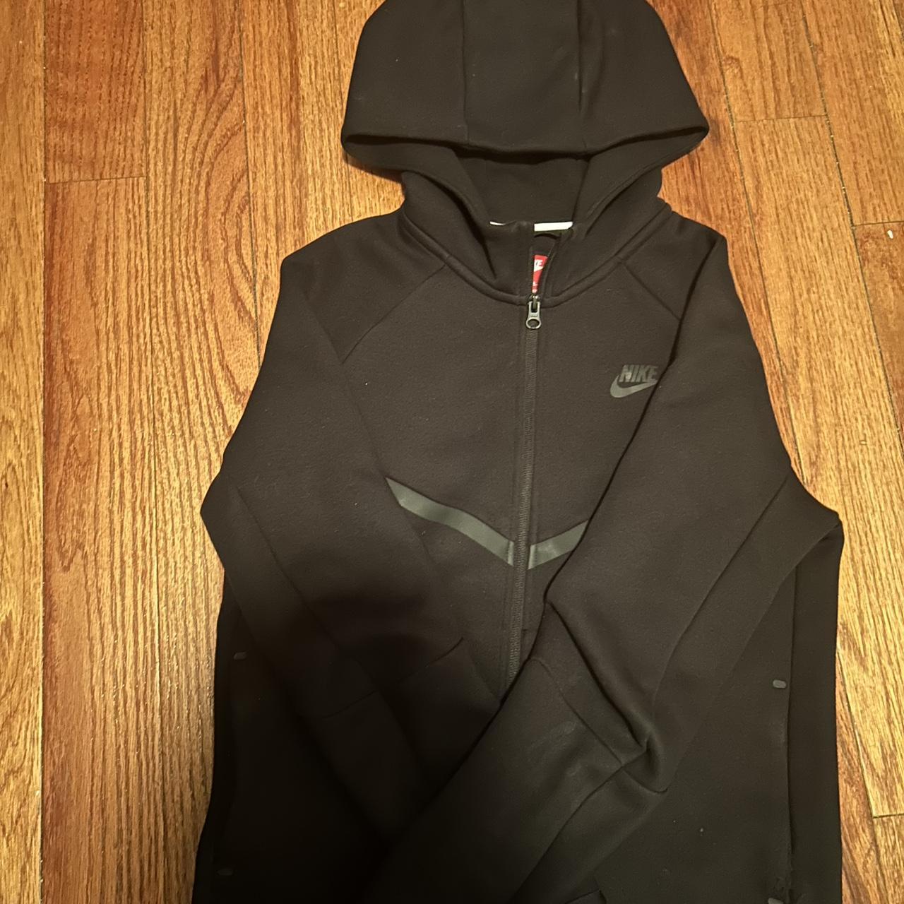 Large Nike tech few damages as shown in pictures 🤗 | Depop