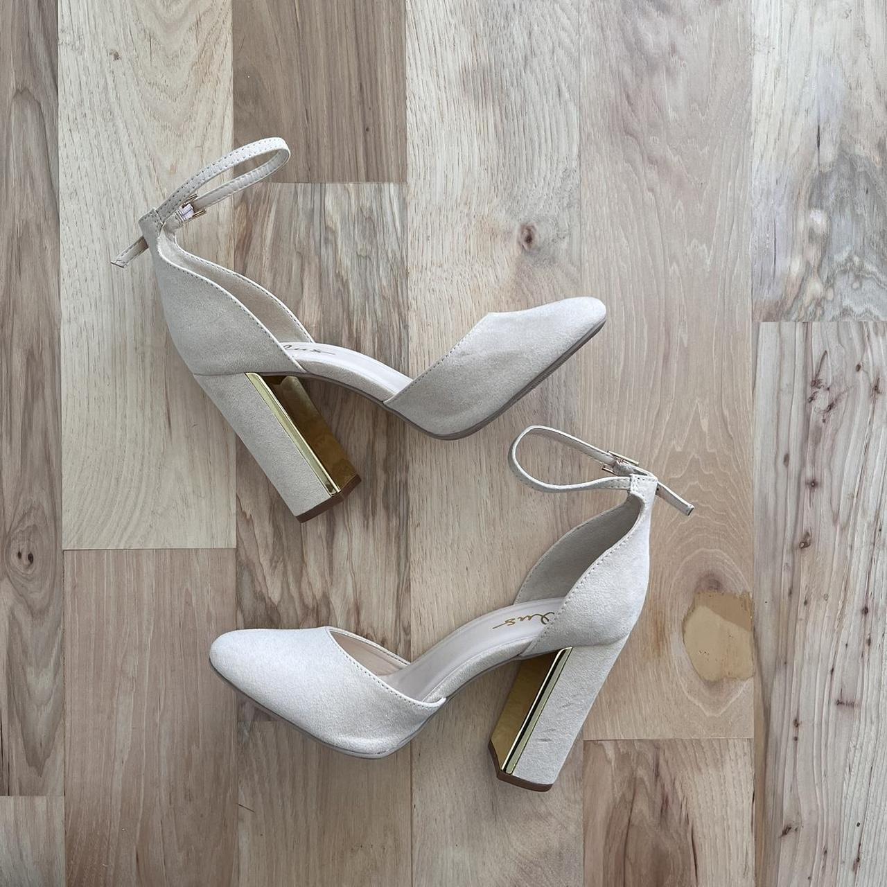 Lulus Women's Gold and Cream Courts | Depop