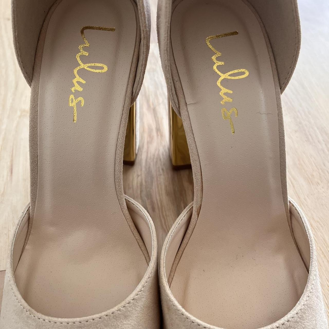 Lulus Women's Gold and Cream Courts | Depop