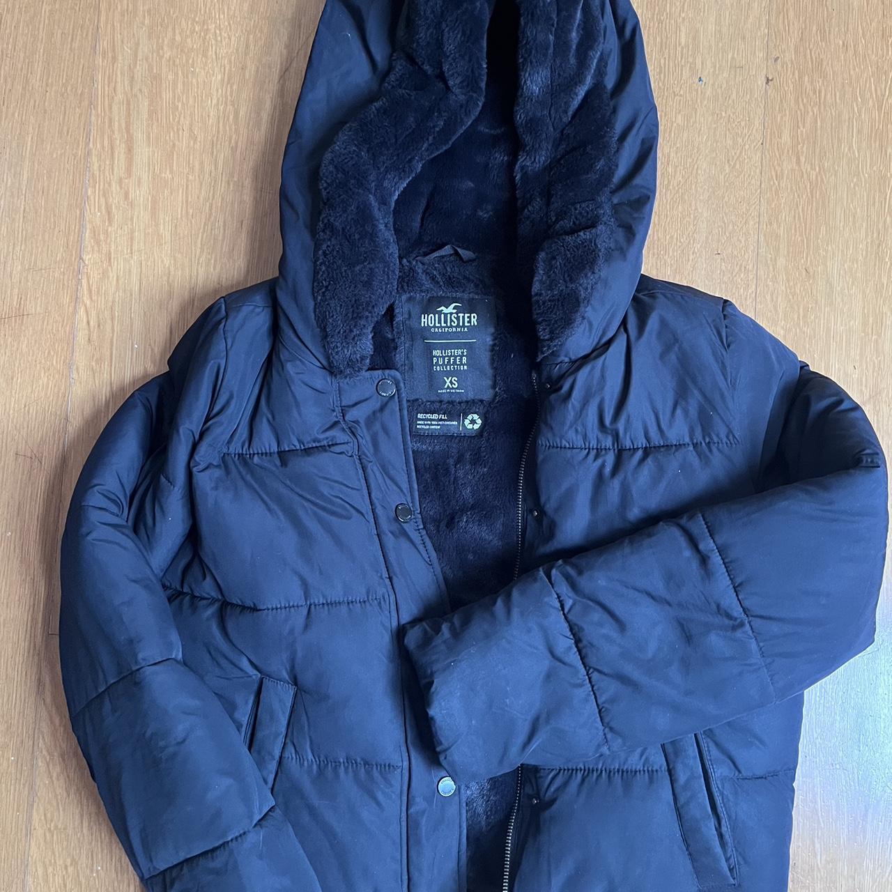extra small Hollister puffer jacket fits small and... - Depop