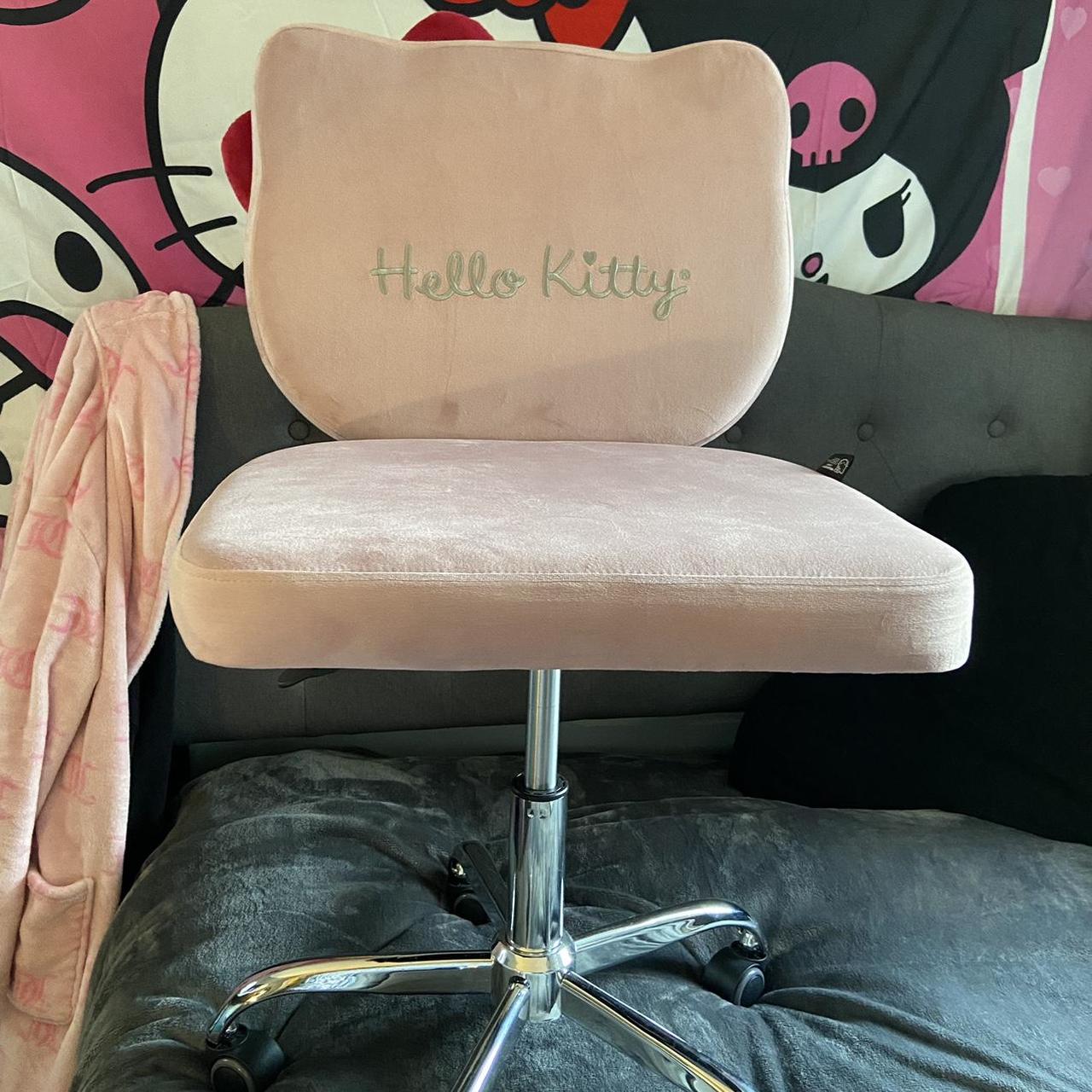 Hello Kitty Vanity Chair! #vanity #hellokitty #sanrio - Depop