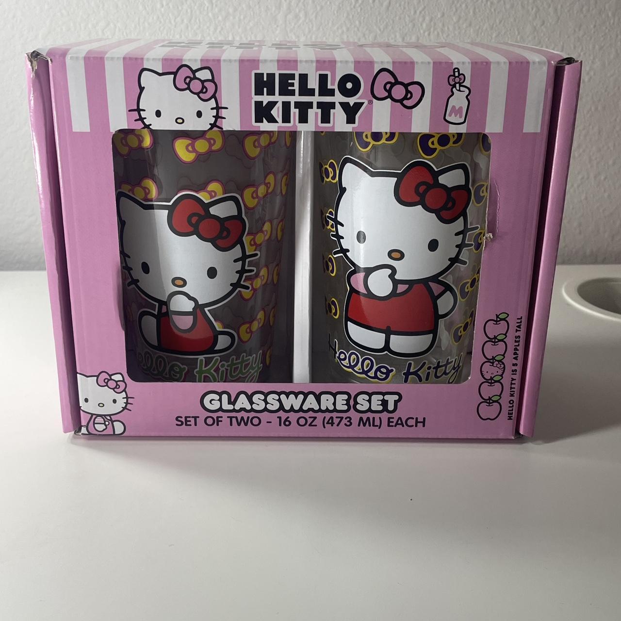 Hello kitty set, brand new and has never been used.... - Depop