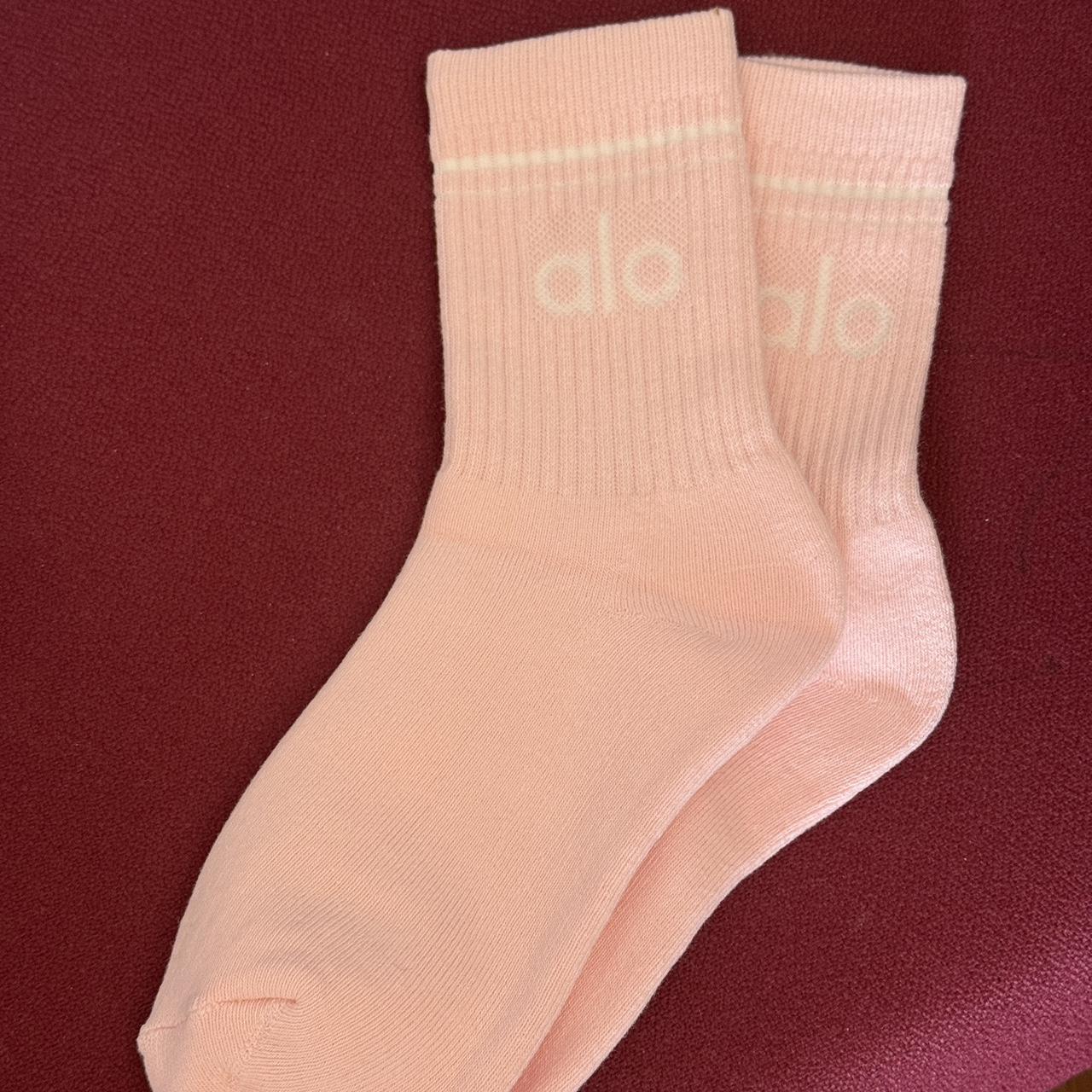 Alo Unisex Half-Crew Throwback Sock Limited Ballet Pink - Depop
