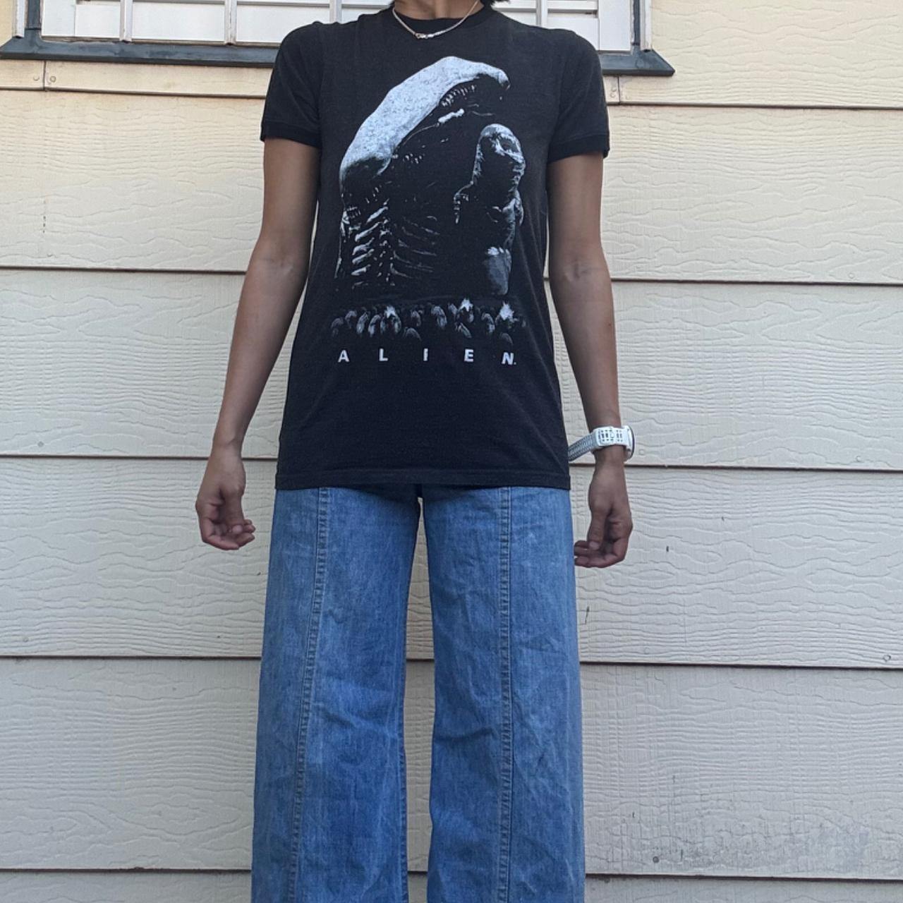 2000s ALIEN Movie T shirt eggs, chestburster, and... | Depop
