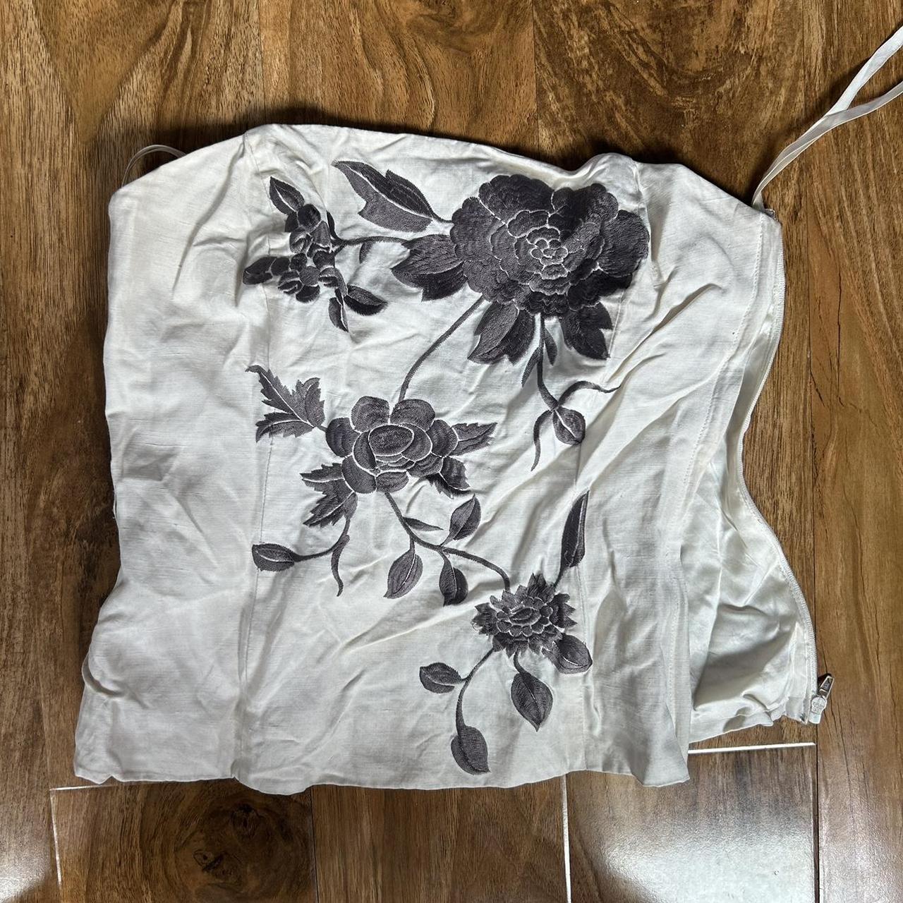 Beautiful corset with floral design - Depop