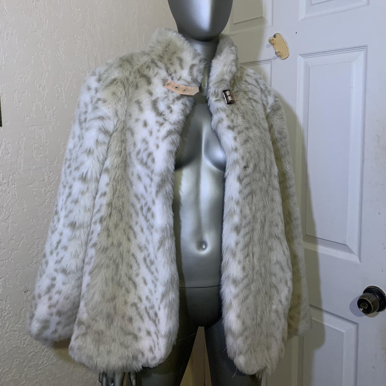 A snow-leopard dream 🐆🤍 #furcoat #wintercoat... | Depop