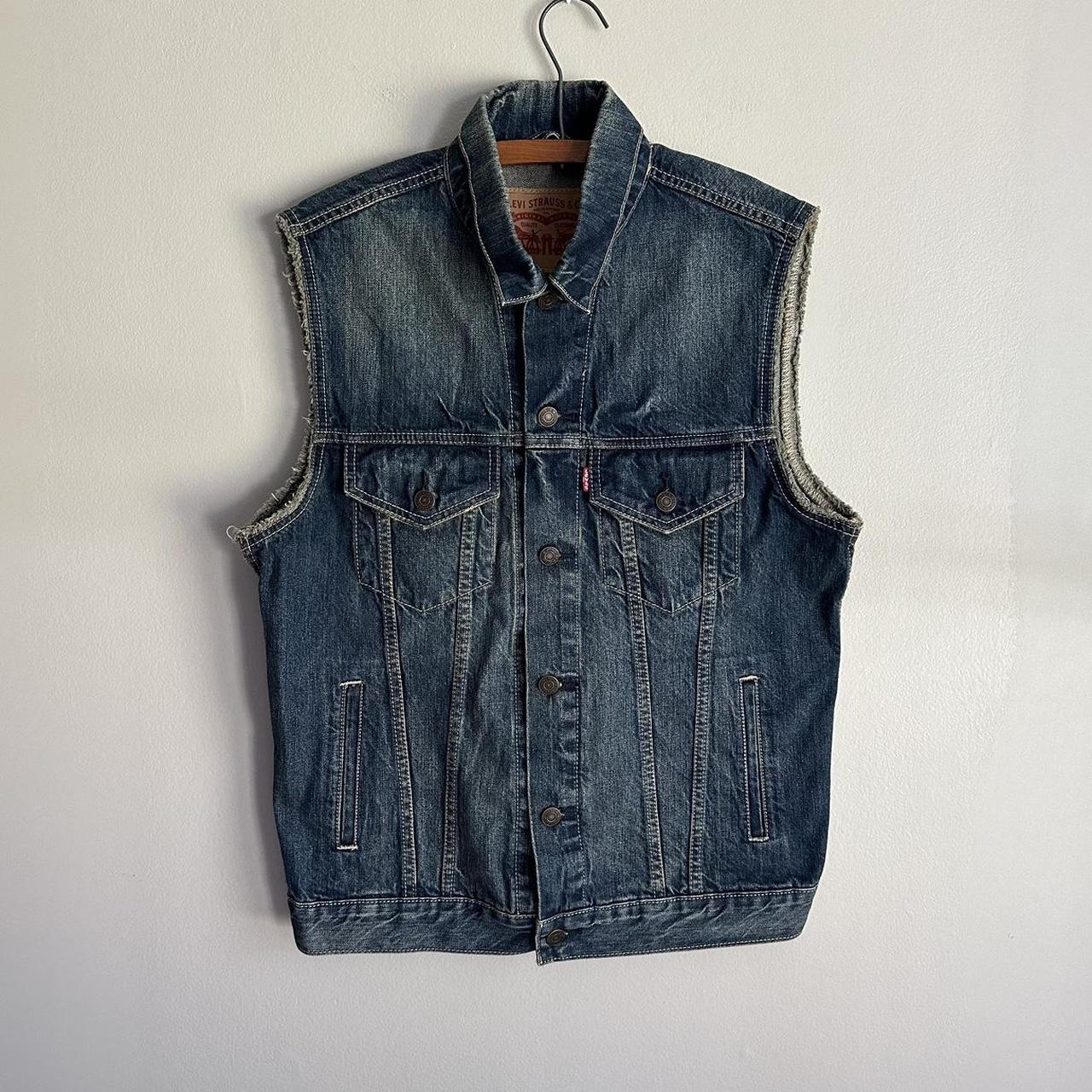 Vintage Levi’s Cut Off Vest Chest 20 Length... - Depop