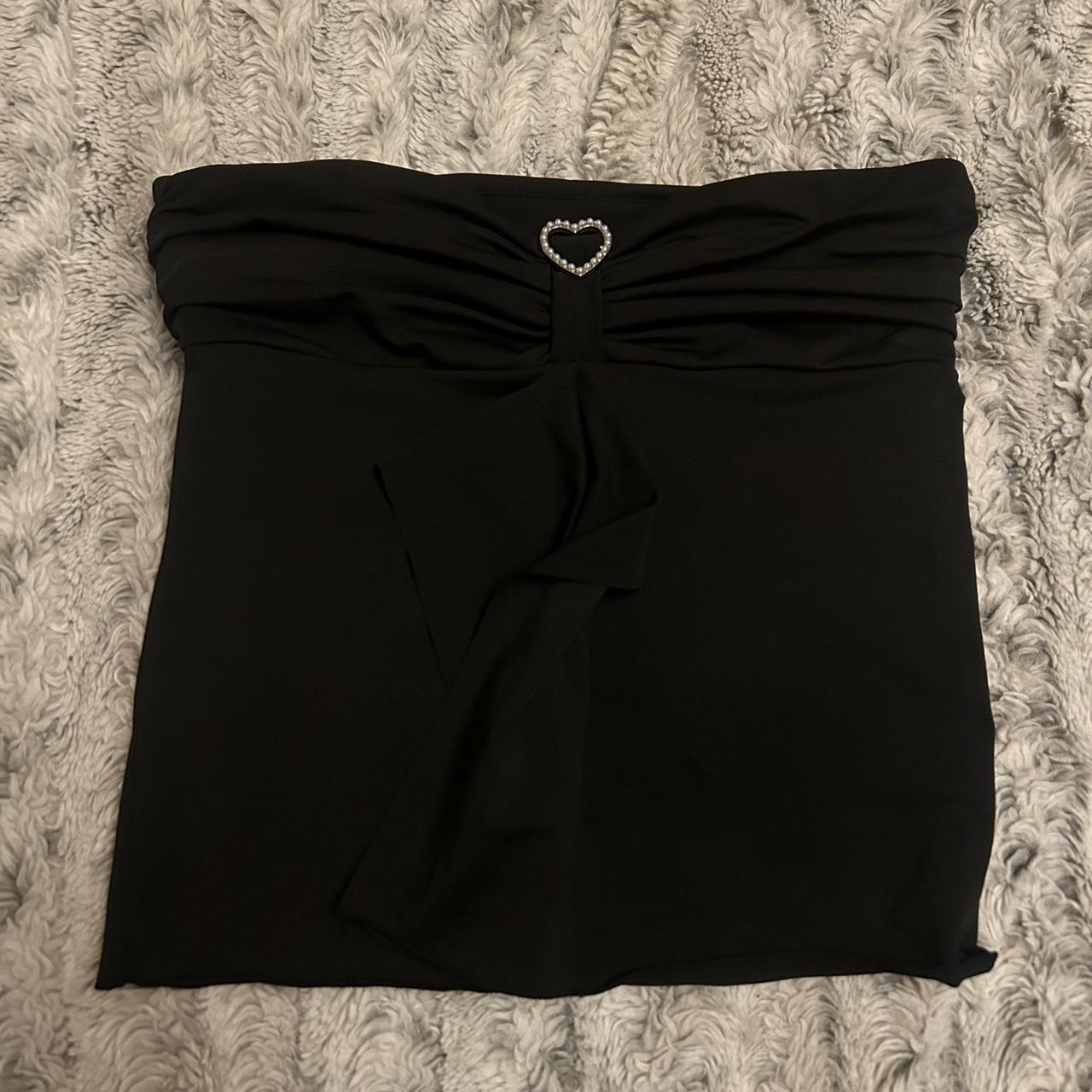 Black heart-shaped tube top with silver heart - Depop