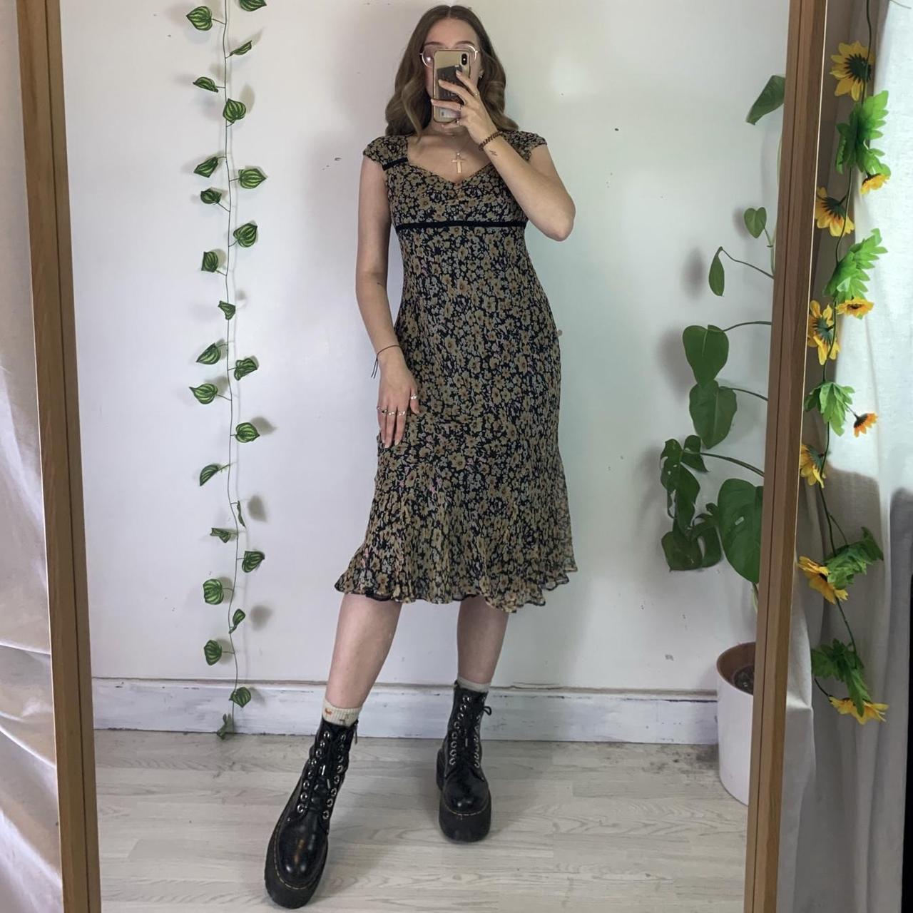 absolutely lovely classic vintage late 90s era... - Depop