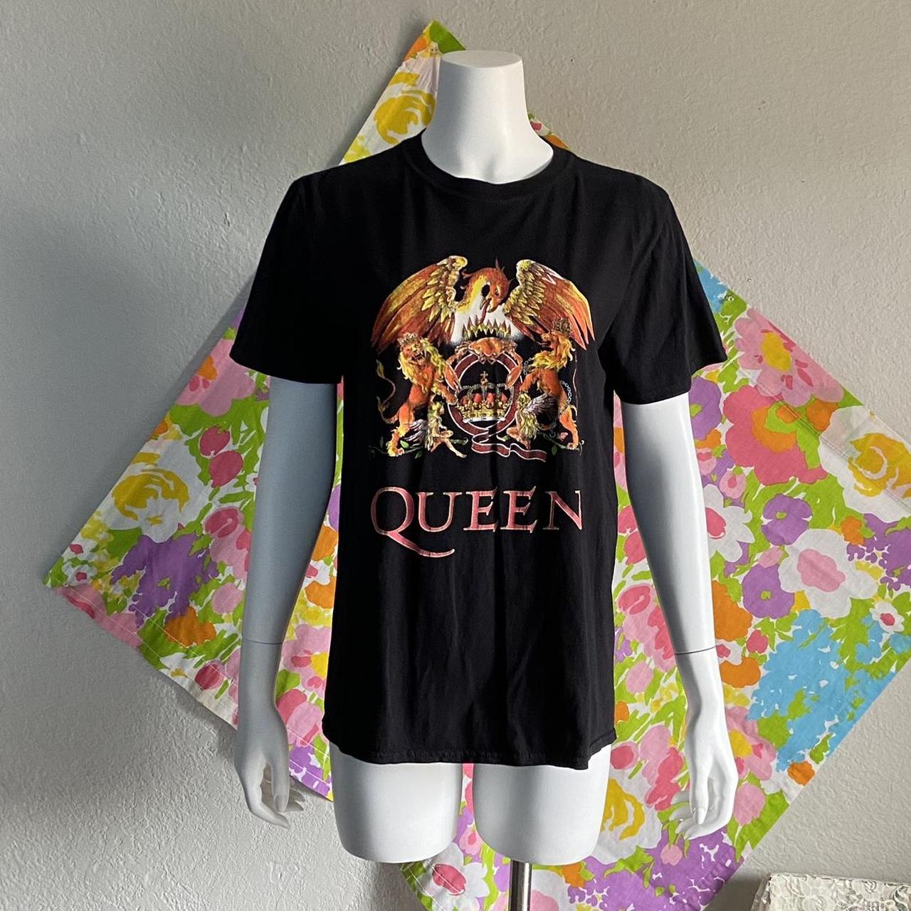QUEEN OFFICIAL MERCH BLACK GRAPHIC SHORT SLEEVE TEE... - Depop