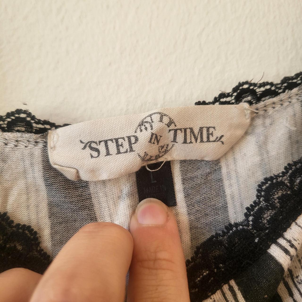 Adorable vintage style tank top with antique key... - Depop