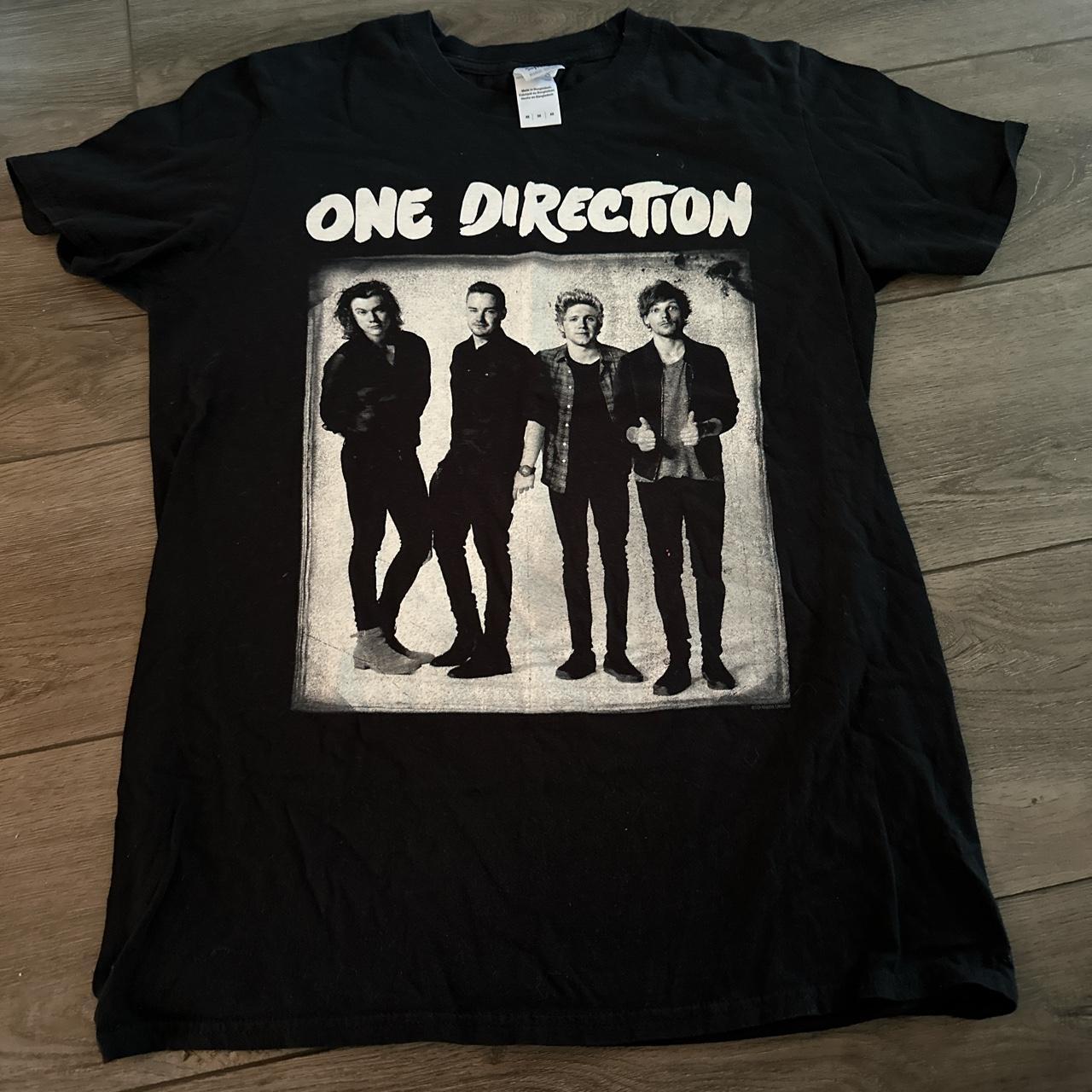 One Direction tee Size medium, in perfect condition... - Depop