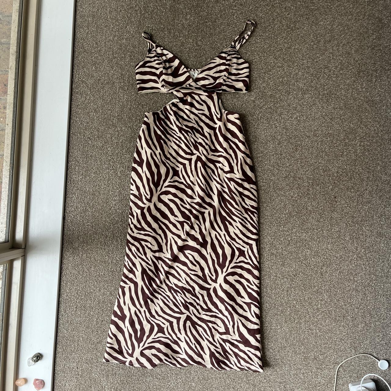 Perfect stranger leopard print midi! Silk material... - Depop