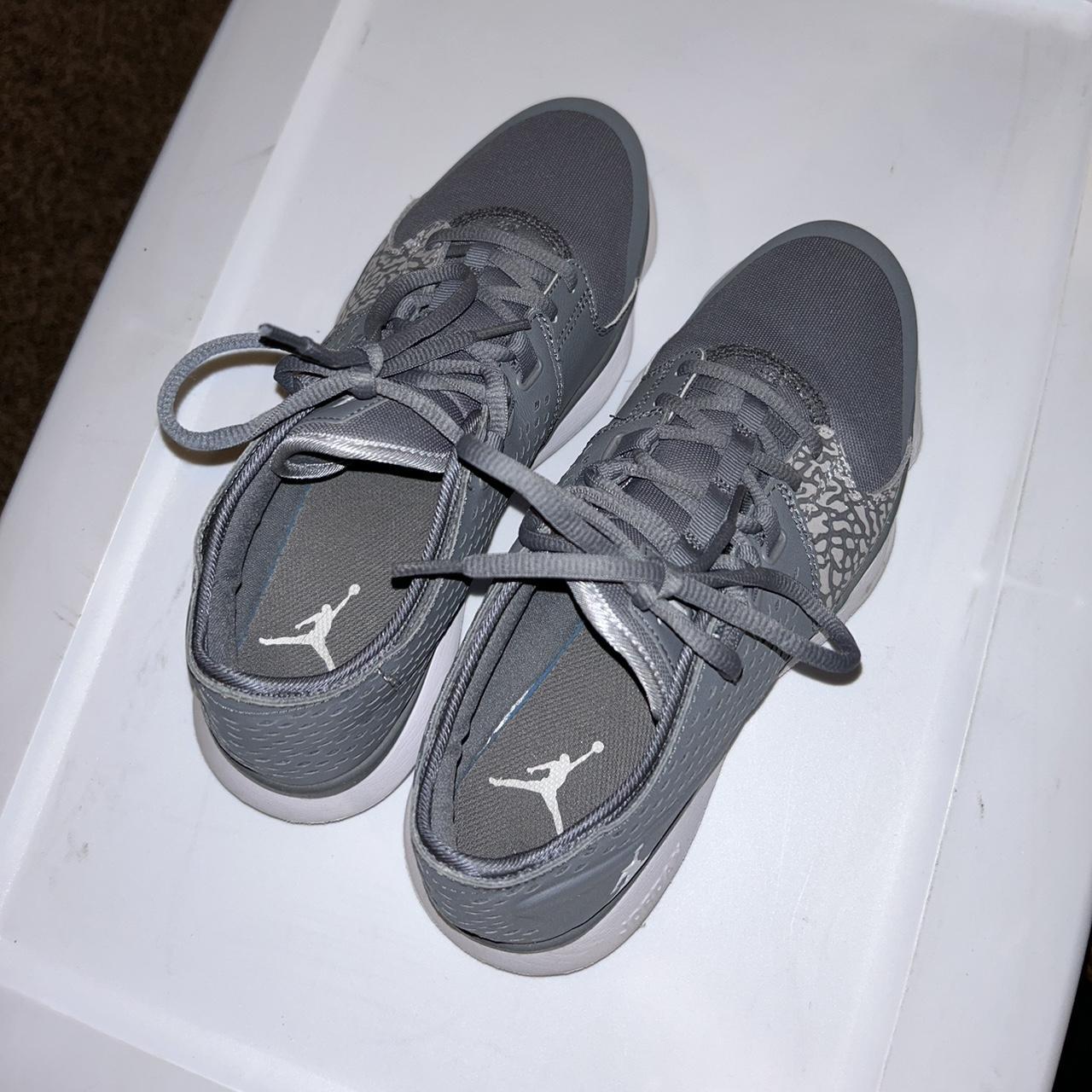 Men's Nike AIR JORDAN FLOW Gray 833969 003 Sz 8 Mid... - Depop