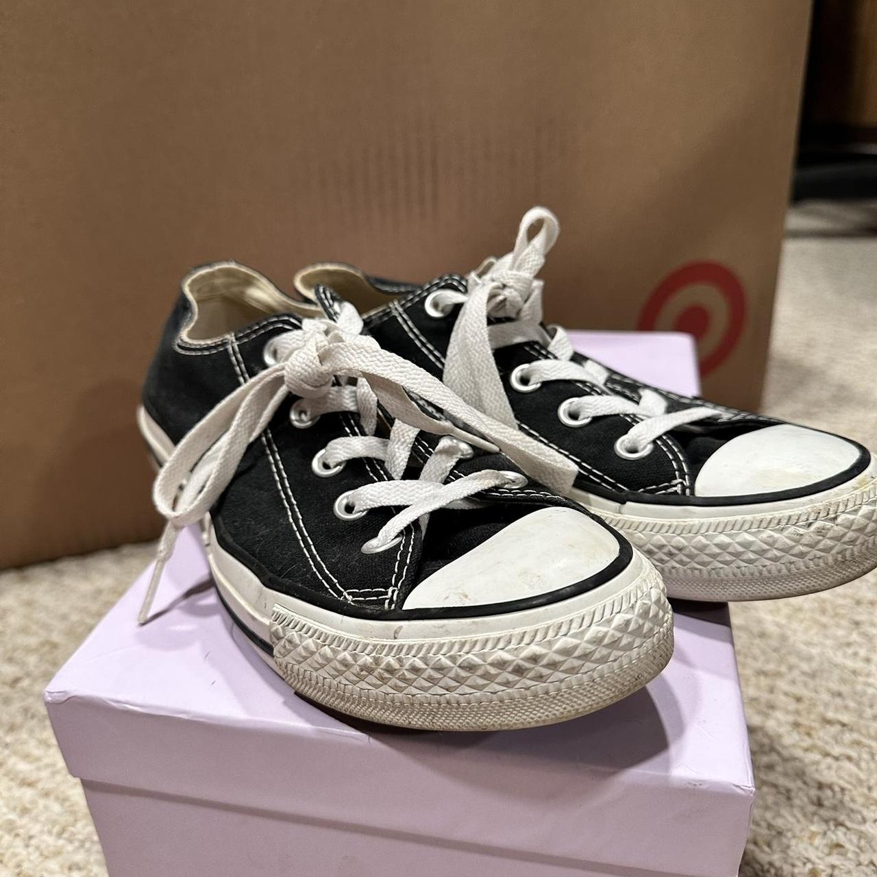 Black low top converse lace up shoes // size 4 - Depop