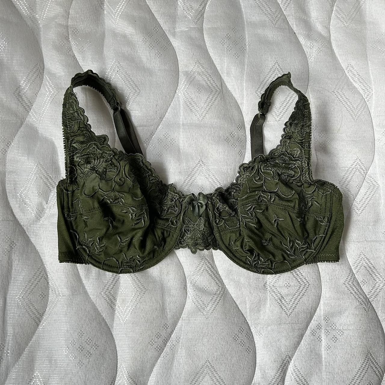 Vintage green lace bra Size 34B Like new condition... - Depop