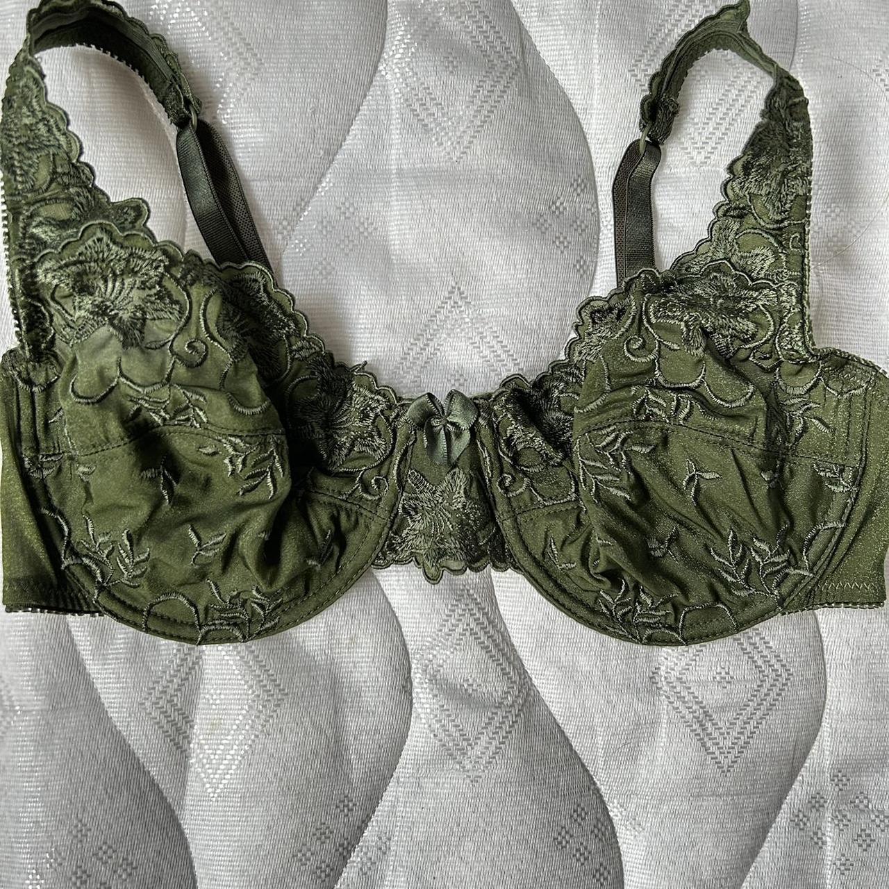 Vintage green lace bra Size 34B Like new condition... - Depop