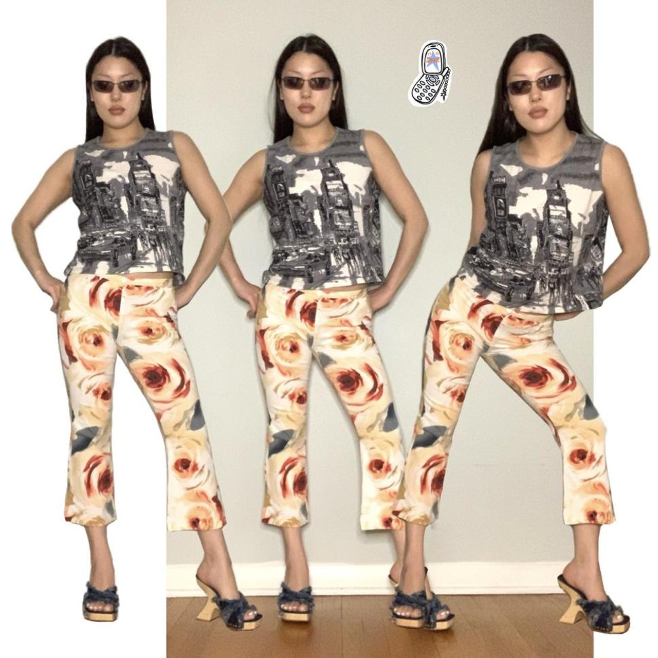 📼 90s graphic print capris 📼 💋 literally the most... - Depop