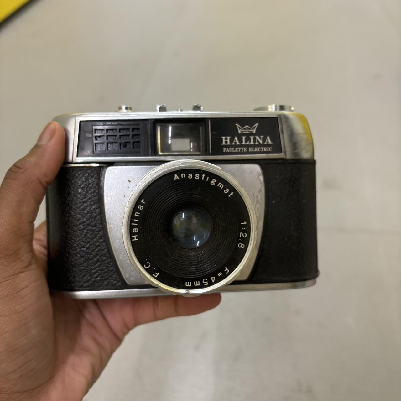 Halina Film camera Not sure if it works or how -... - Depop