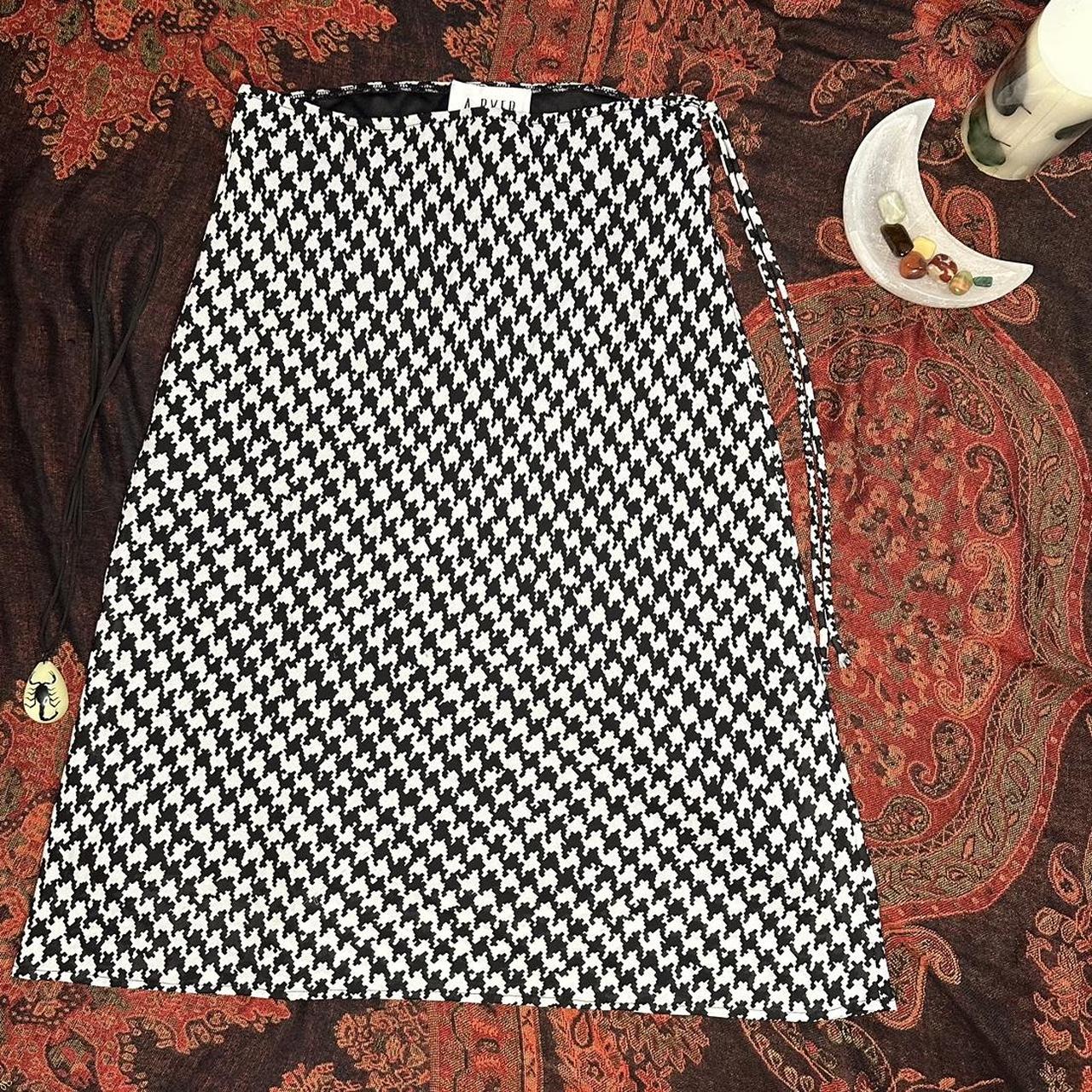 houndstooth print maxi / midi skirt with a wrap... - Depop