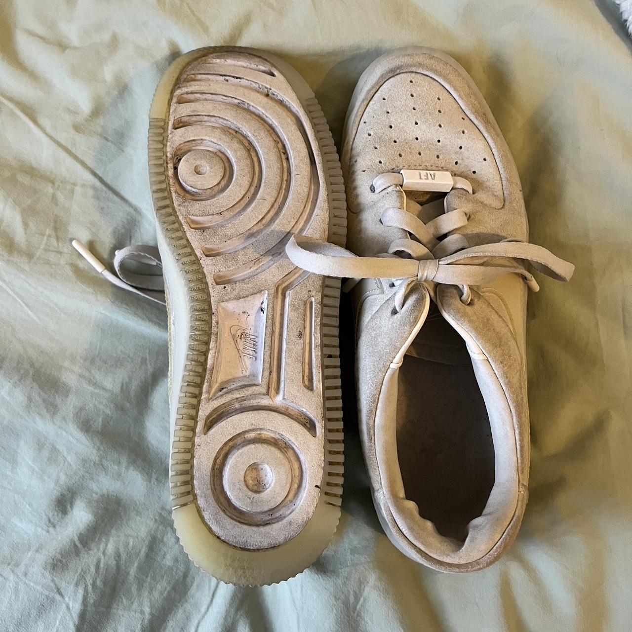 Nike Women's Cream Trainers | Depop