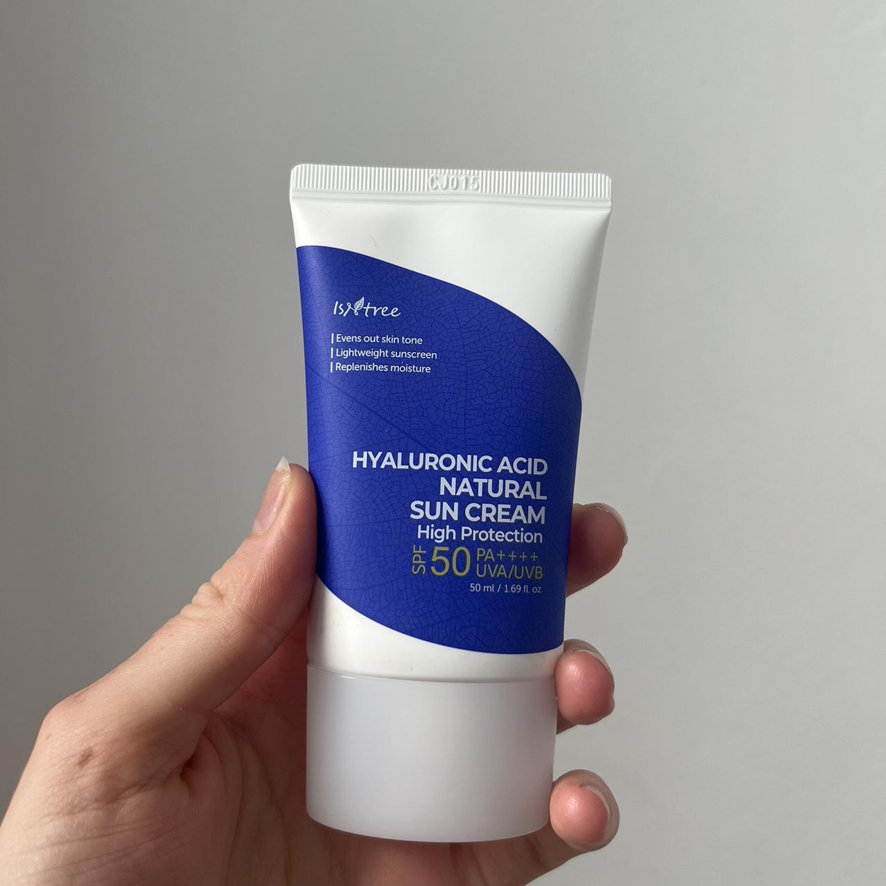 Isntree mineral face spf 50 hyaluronic acid - Depop